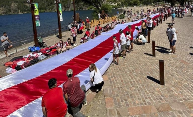 Hinchas de River organizan un banderazo para recibir al plantel en San ...